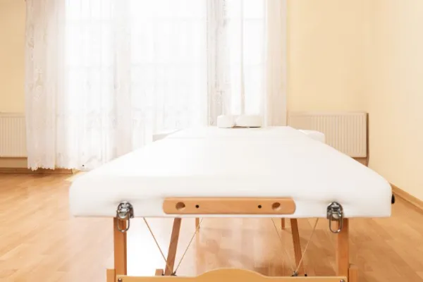 How to Choose a Mat Platform Table For Physical Therapy