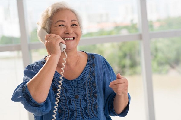 The 5 Best Hearing Impaired Telephones - [Updated for 2021]